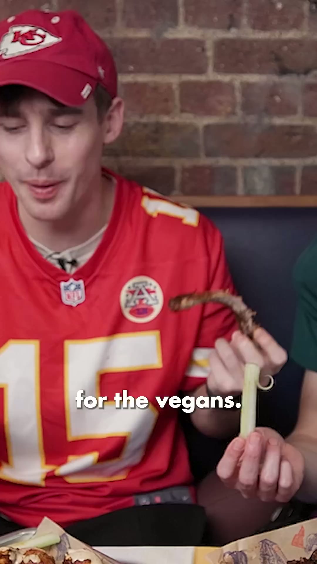 Super Bowl food showdown: Chiefs vs. Eagles fans taste-test BBQ & wings!