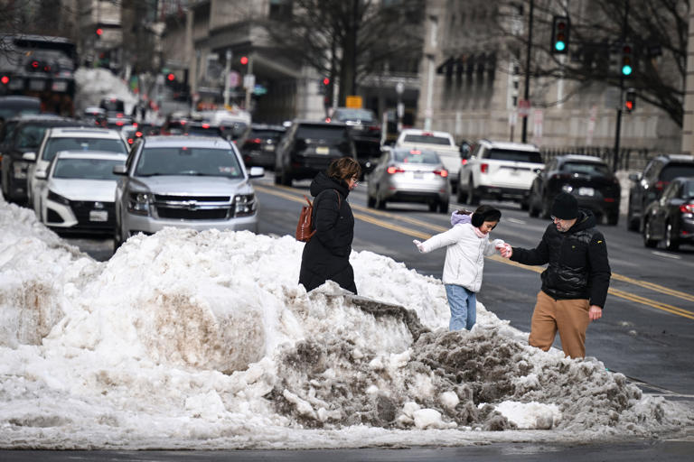 Slow snow and ice removal frustrates residents across DC region