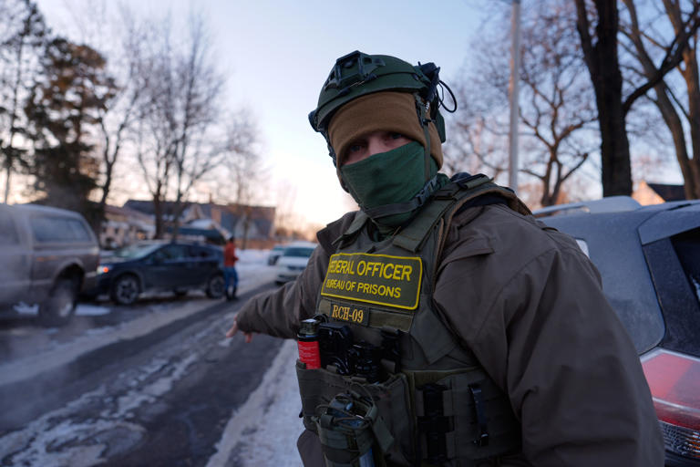 Minnesota ICE live: Agents involved in Pretti shooting placed on leave