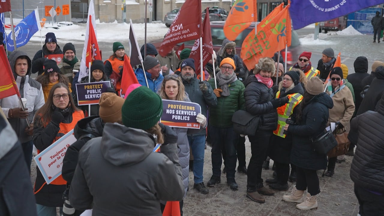 Canada’s public sector unions call on government to halt job cuts