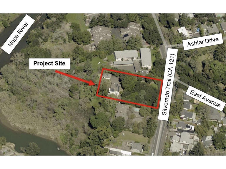 Planning staff backs artist's request for two-lot split, clearing path ...