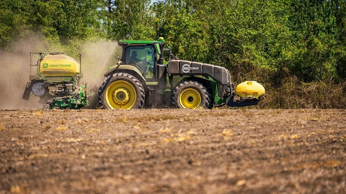 Illinois quick hits: John Deere to build in North Carolina