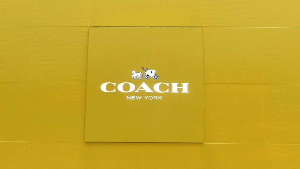 Grab Coach Outlet's $29 lemon print card holder: Perfect for summer and ...