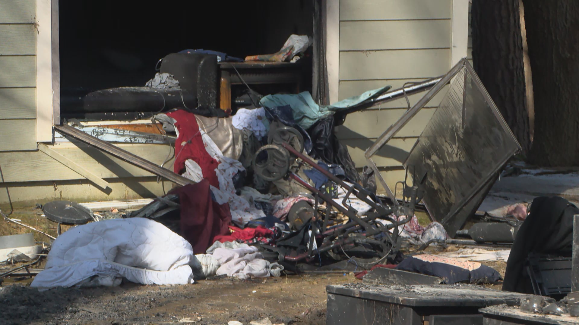 Body found during apartment fire in southeast Charlotte, firefighters say