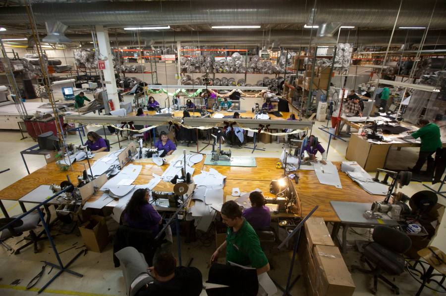 Mexican border auto parts maquiladoras cutting jobs