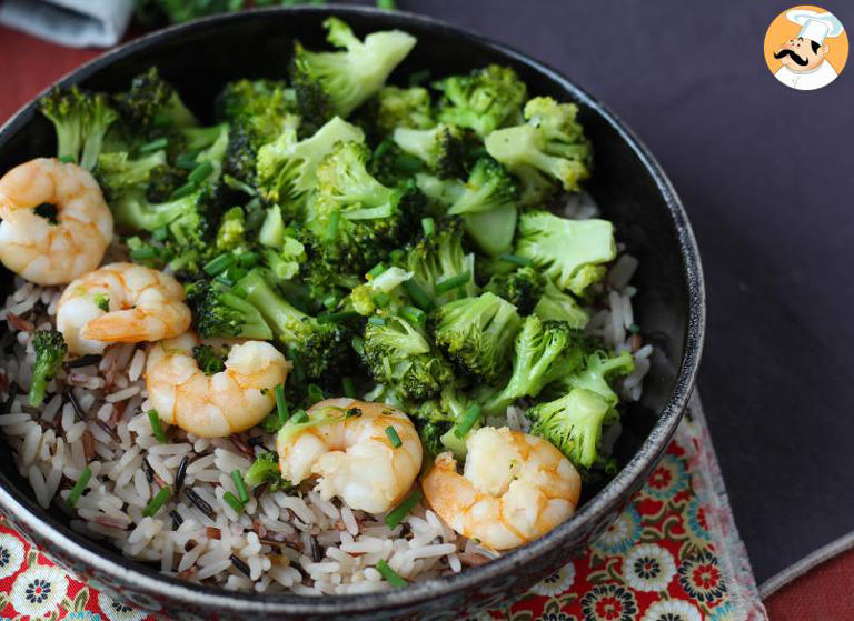 Volkorenrijst met broccoli en garnalen! Gemakkelijk en evenwichtig