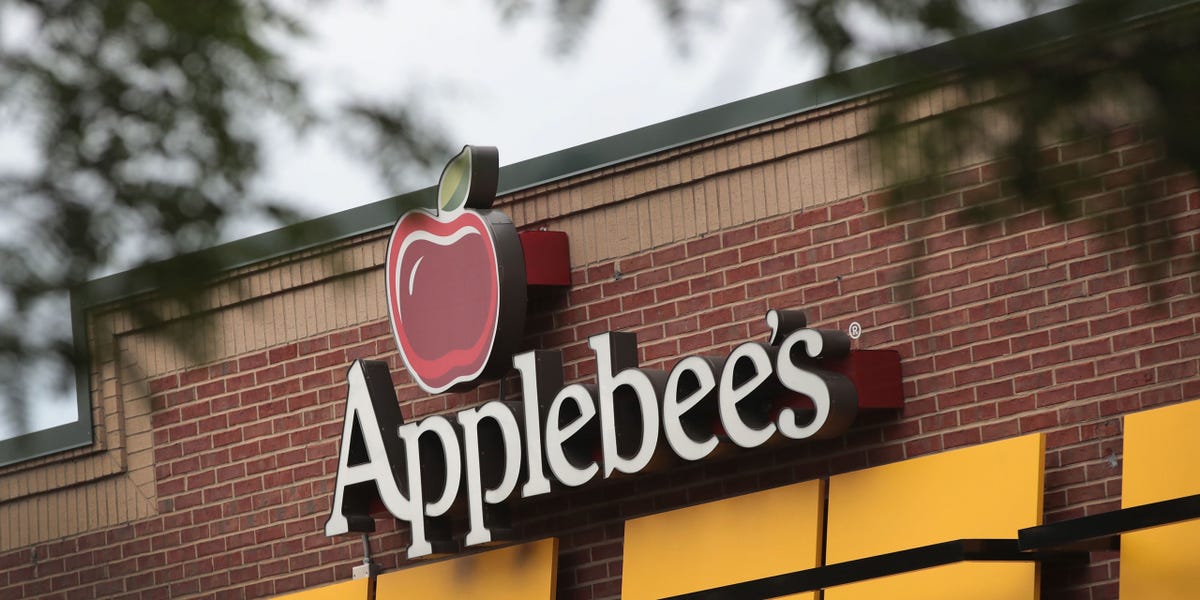 Applebee’s is bringing back its $100 date night pass—and it’s still an ...