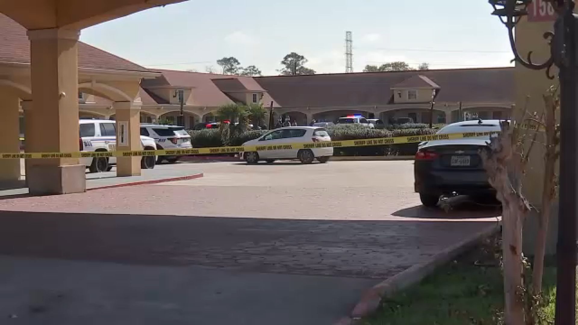 Deputies find man shot to death inside east Harris CO. motel room while ...