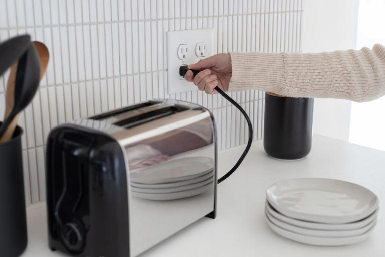 7 things an engineer would never leave plugged in