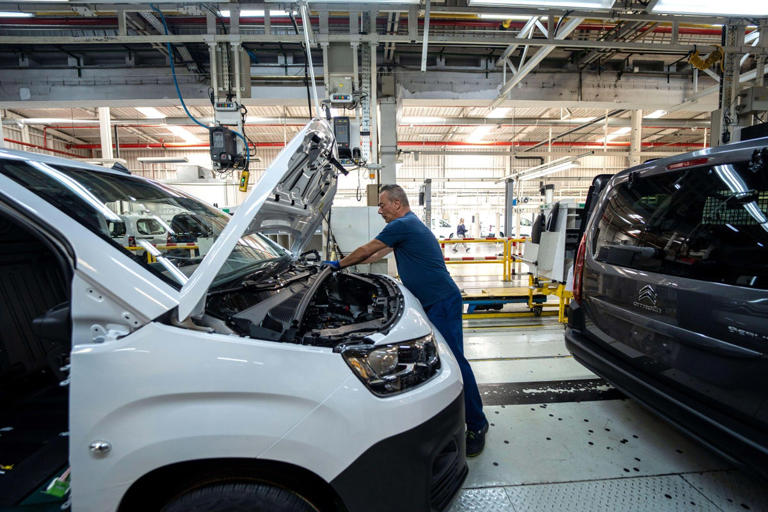 Vehicle production fell 15% last year, report shows