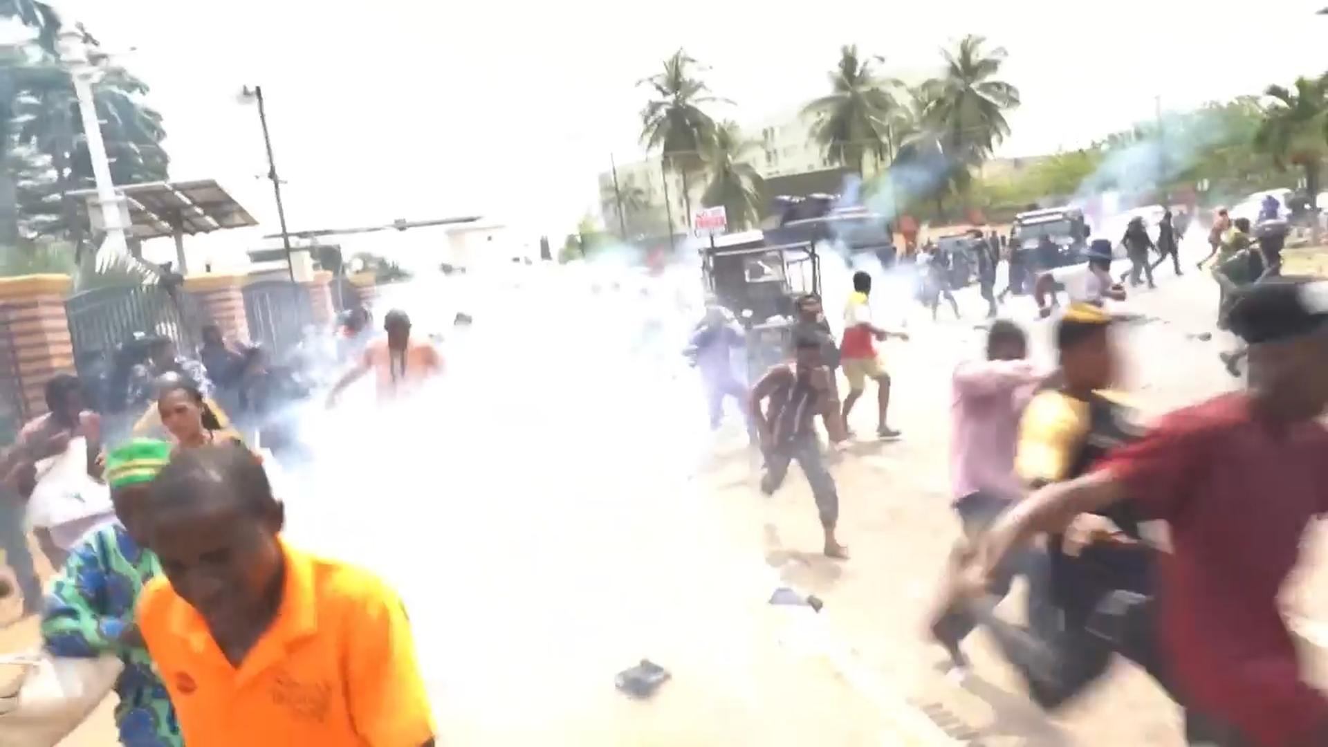 Police fire teargas on Lagos protesters demanding compensation for ...
