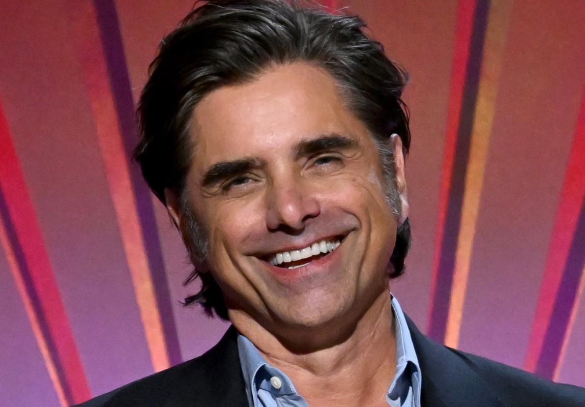 John Stamos shows off bold new look for 'Hunting Wives' season 2