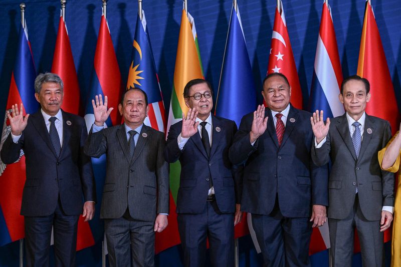 Philippines hosts ASEAN foreign minister retreat to tackle regional issues