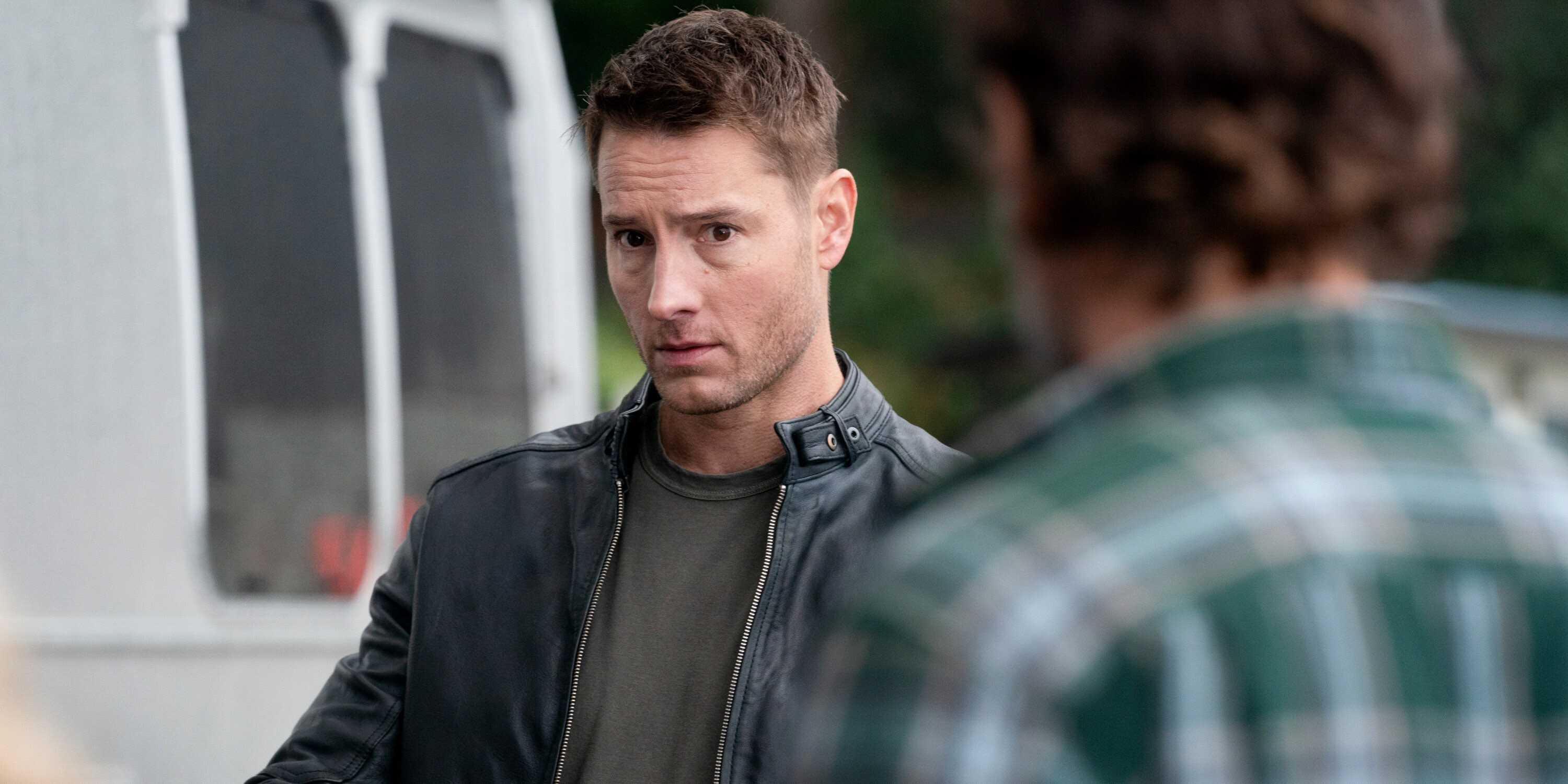 Smallville's Justin Hartley & Erica Durance reunite in Tracker