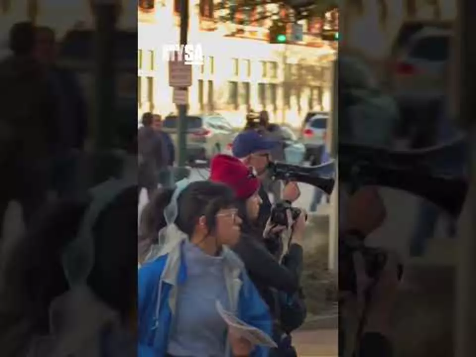 Counter protester, supporting ICE, shows up to 'Stand for Humanity ...