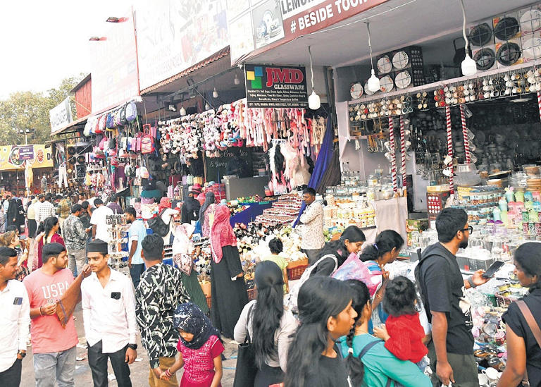 Cashless payments test patience at Numaish