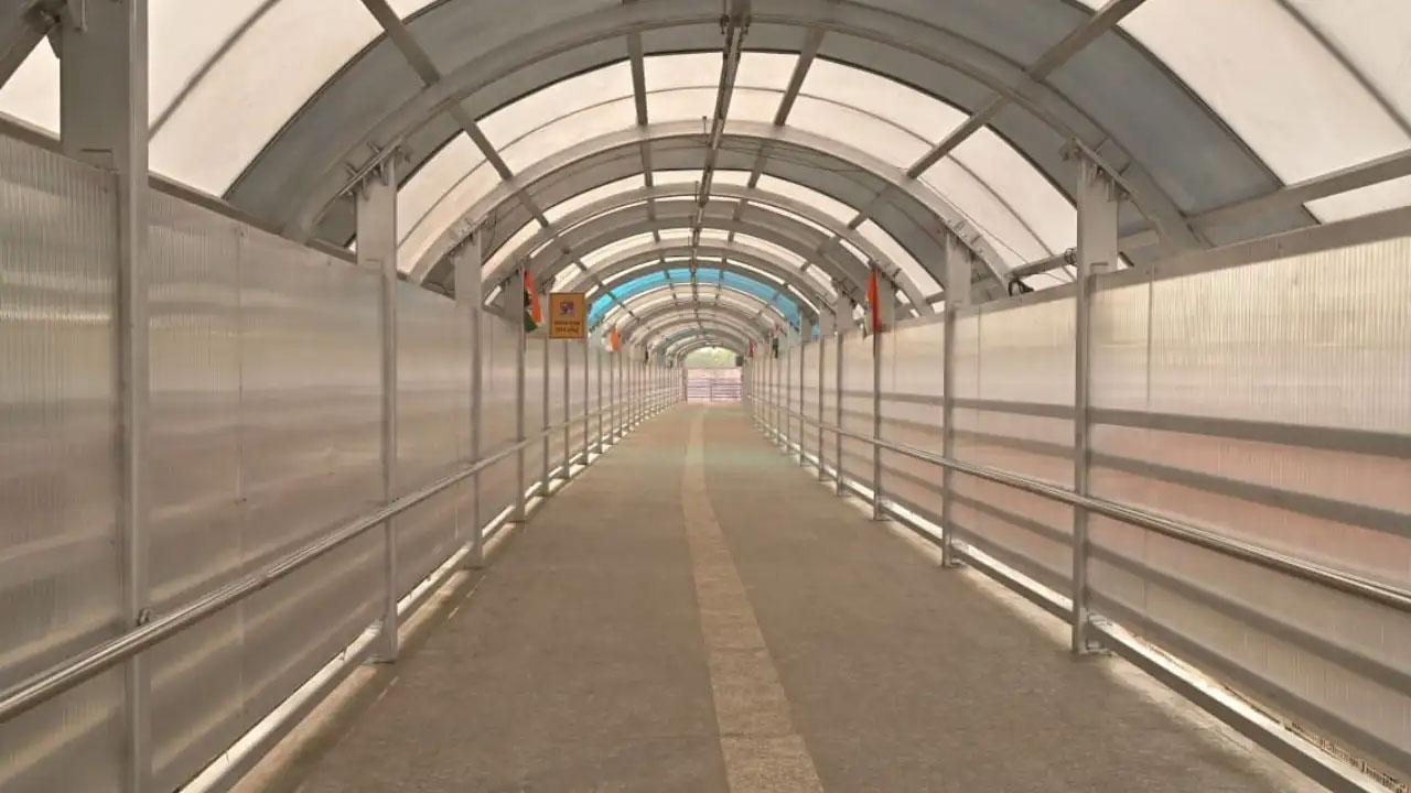 Keep Bandra East skywalk clean and safe for everyone