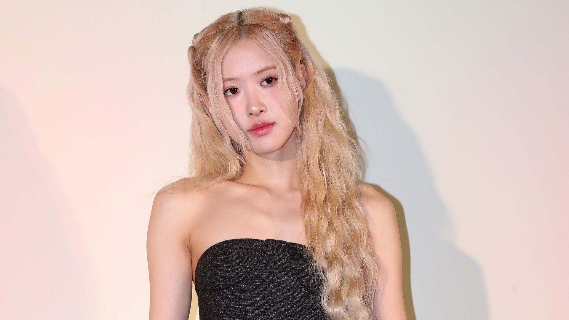 Blackpink's Rosé fights back tears over question about dating as a K ...