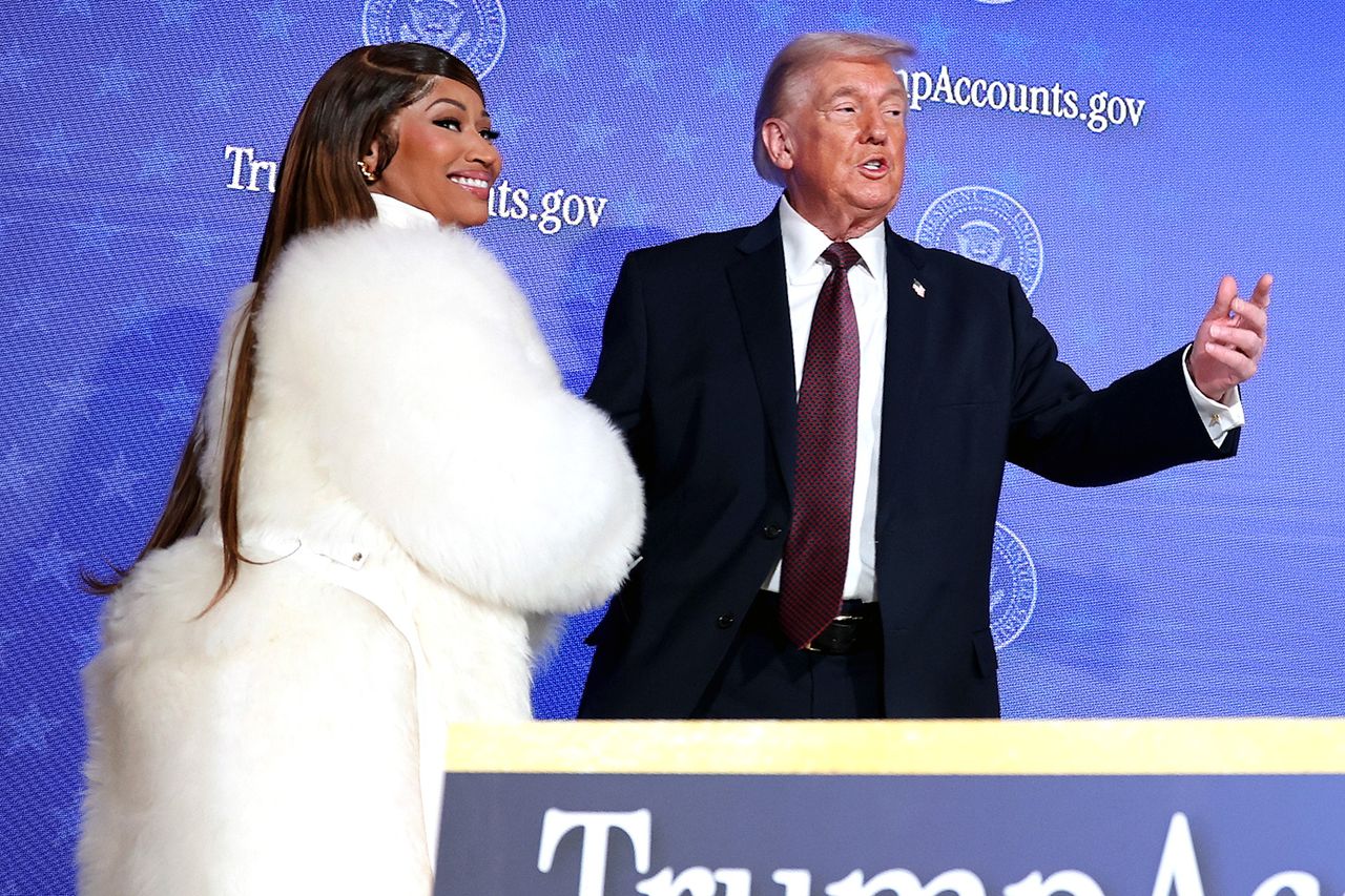 Nicki Minaj shows off Trump gold card after publicly defending ...