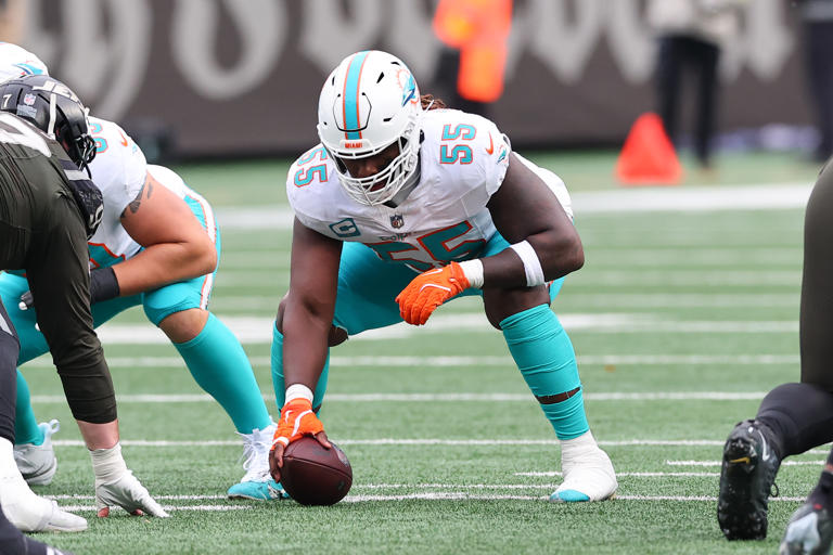 Dolphins center Aaron Brewer named finalist for NFL Protector of the ...