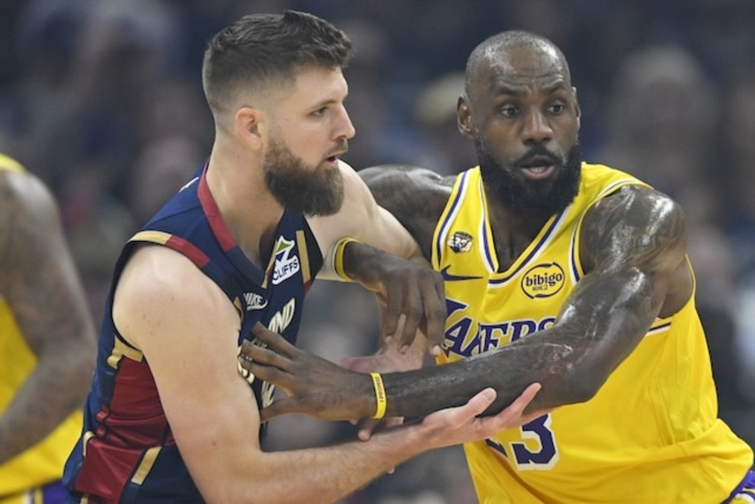 Lakers blown out by Cavaliers in LeBron James homecoming