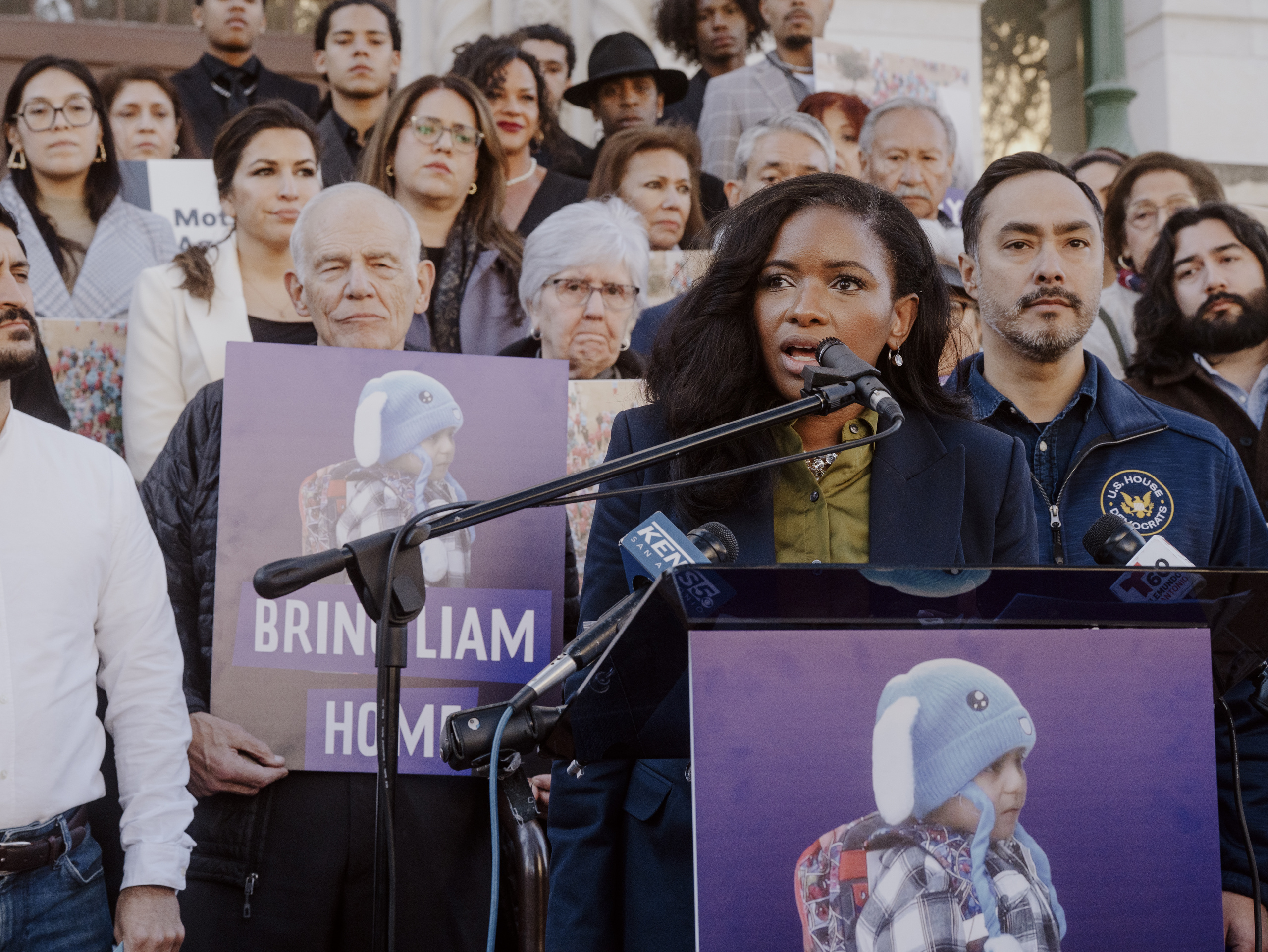 Lawmakers, protesters demand release of 5-year-old held at TX ...