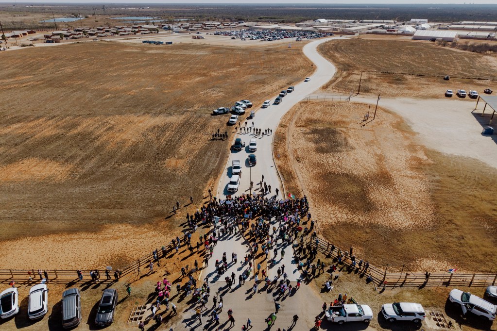 Lawmakers, protestors demand release of 5-year-old held at Texas ...