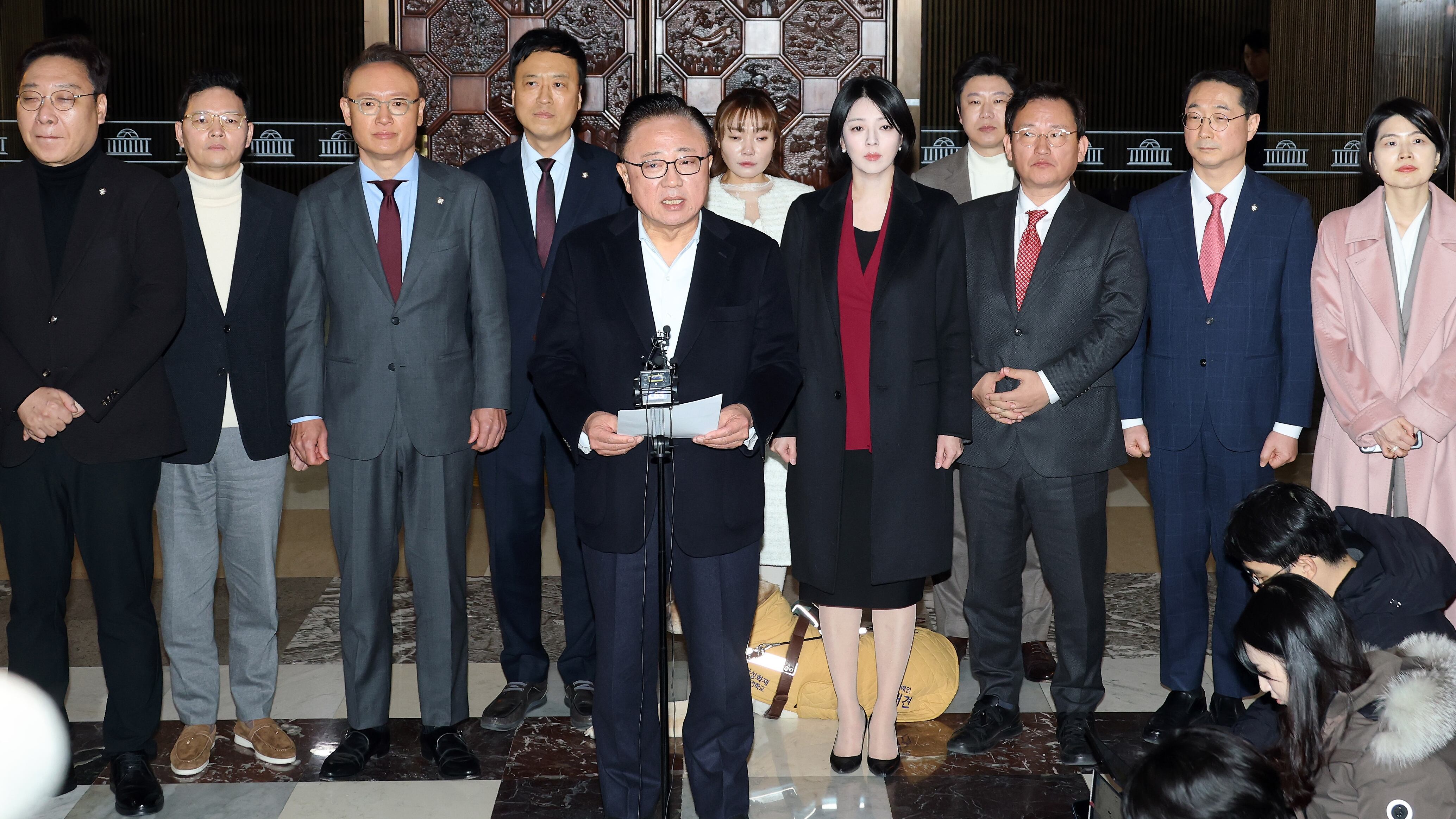 Pro-Han lawmakers demand People Power Party leader's resignation over ...