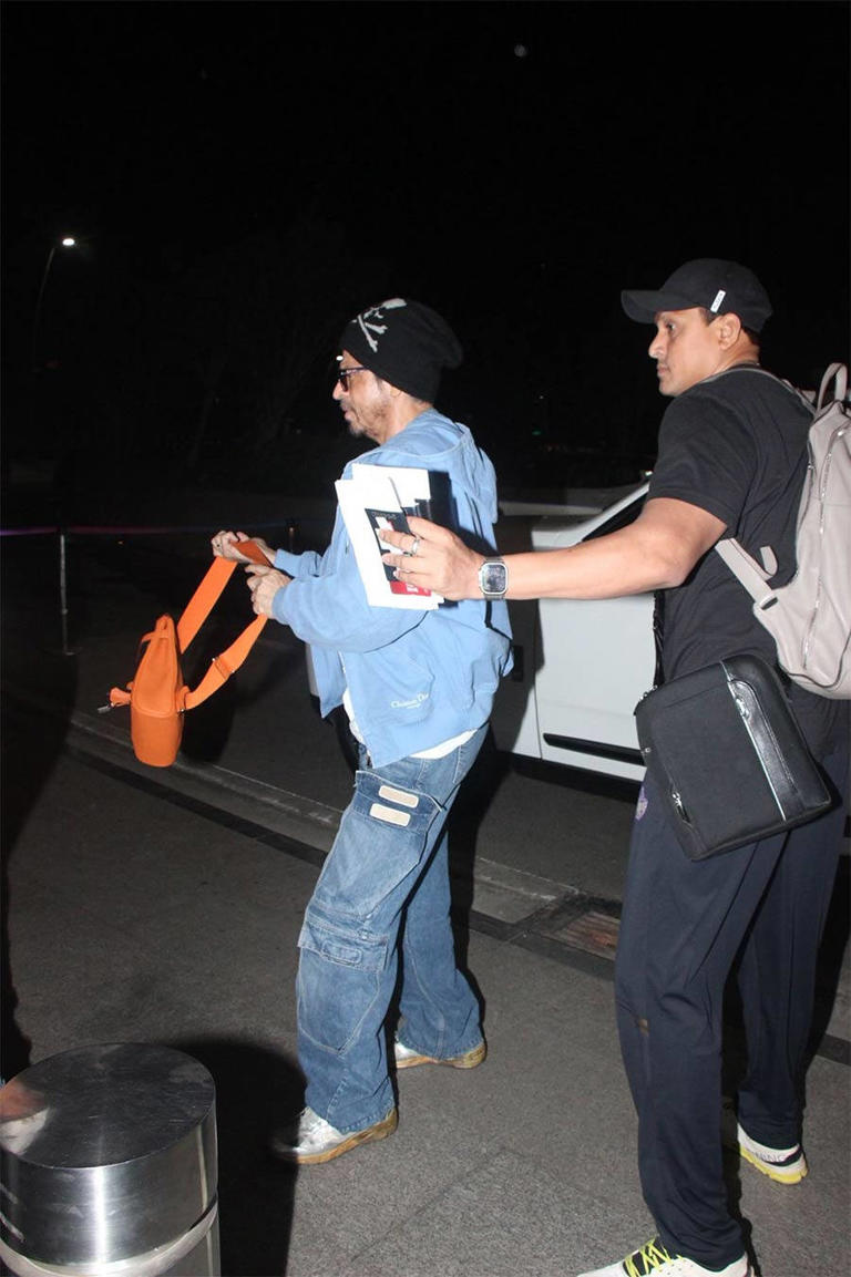 Shah Rukh Khan heads to Dubai for this reason