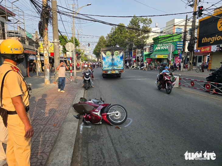 Tài xế xe tải chạy ngược chiều gây tai nạn khiến cụ ông 74 tuổi nhập viện