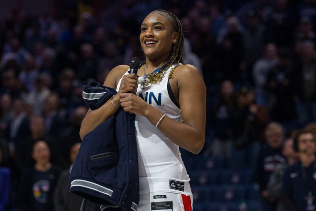 Ziebell buries ten threes, Edwards enters Huskies of Honor as No. 1 ...