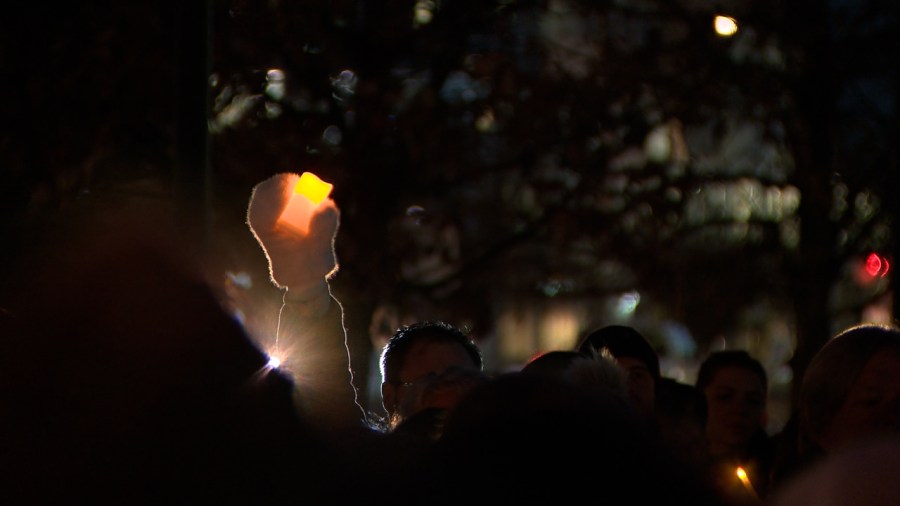 Colorado nurses hold candlelight vigil for VA nurse Alex Pretti killed ...
