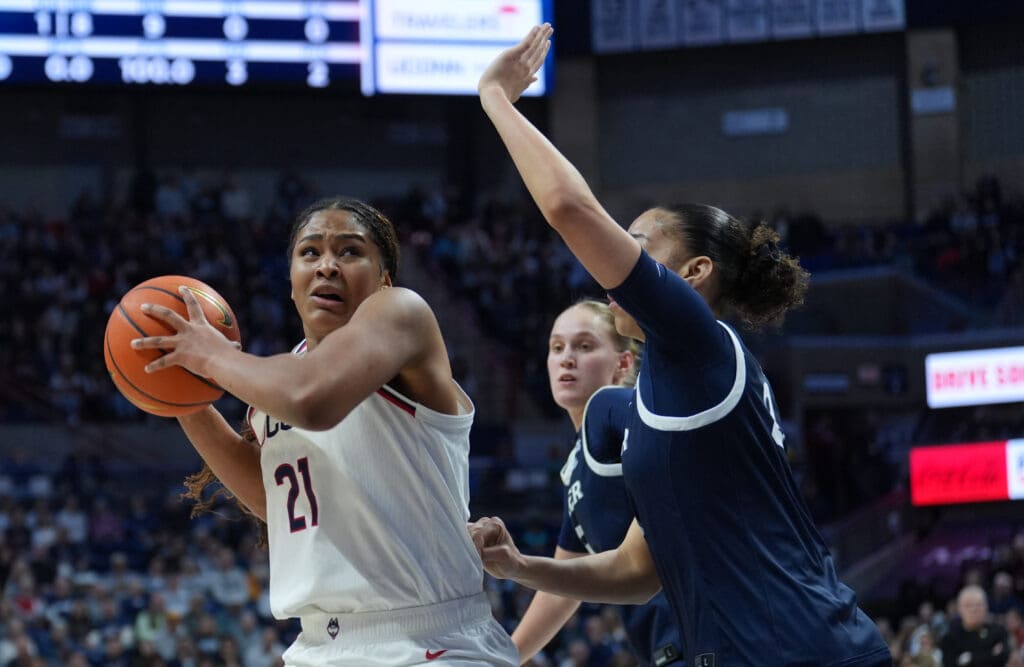 Ziebell buries ten threes, Edwards enters Huskies of Honor as No. 1 ...