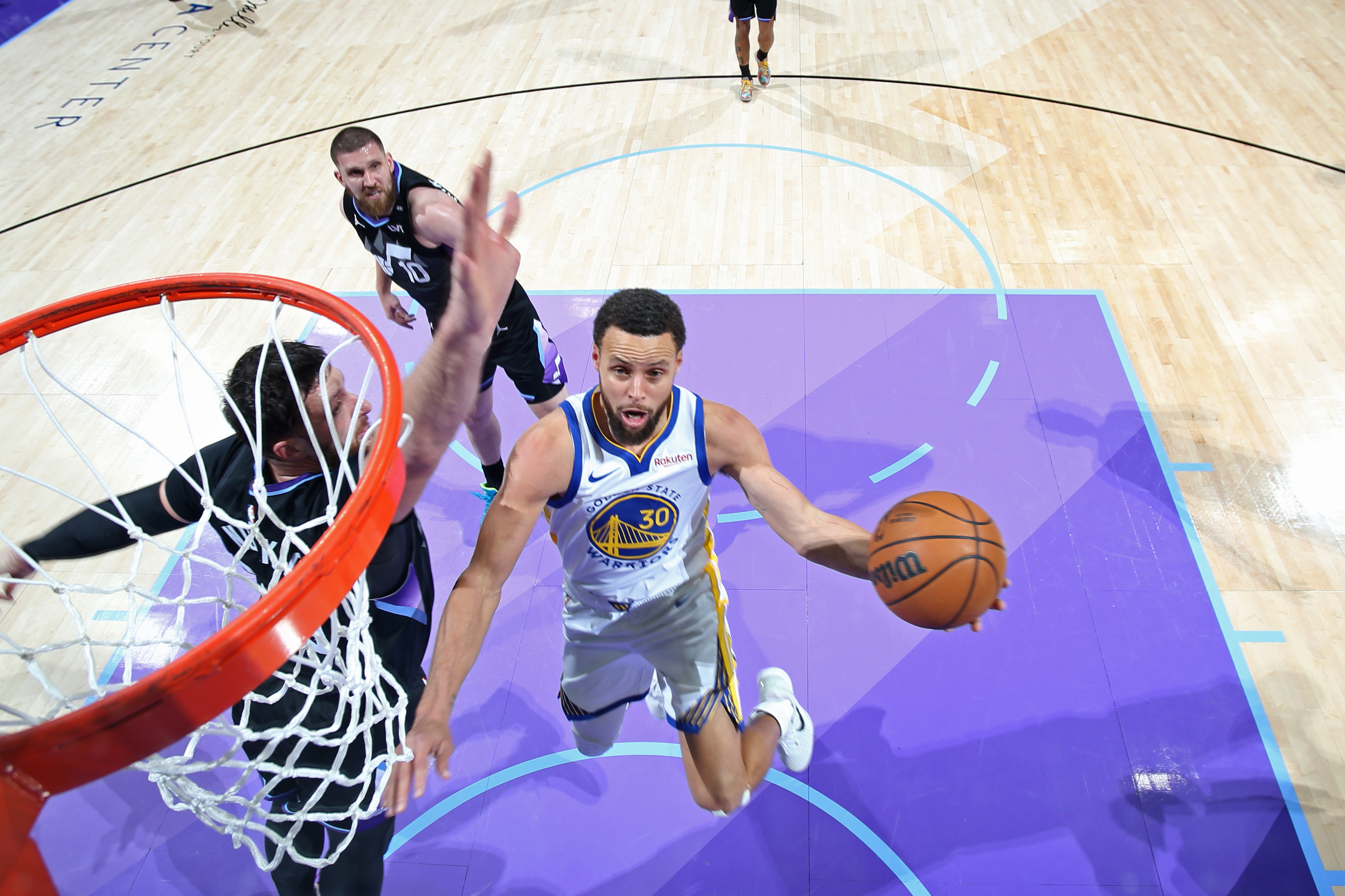 Steph Curry leads Warriors to easy win over Jazz