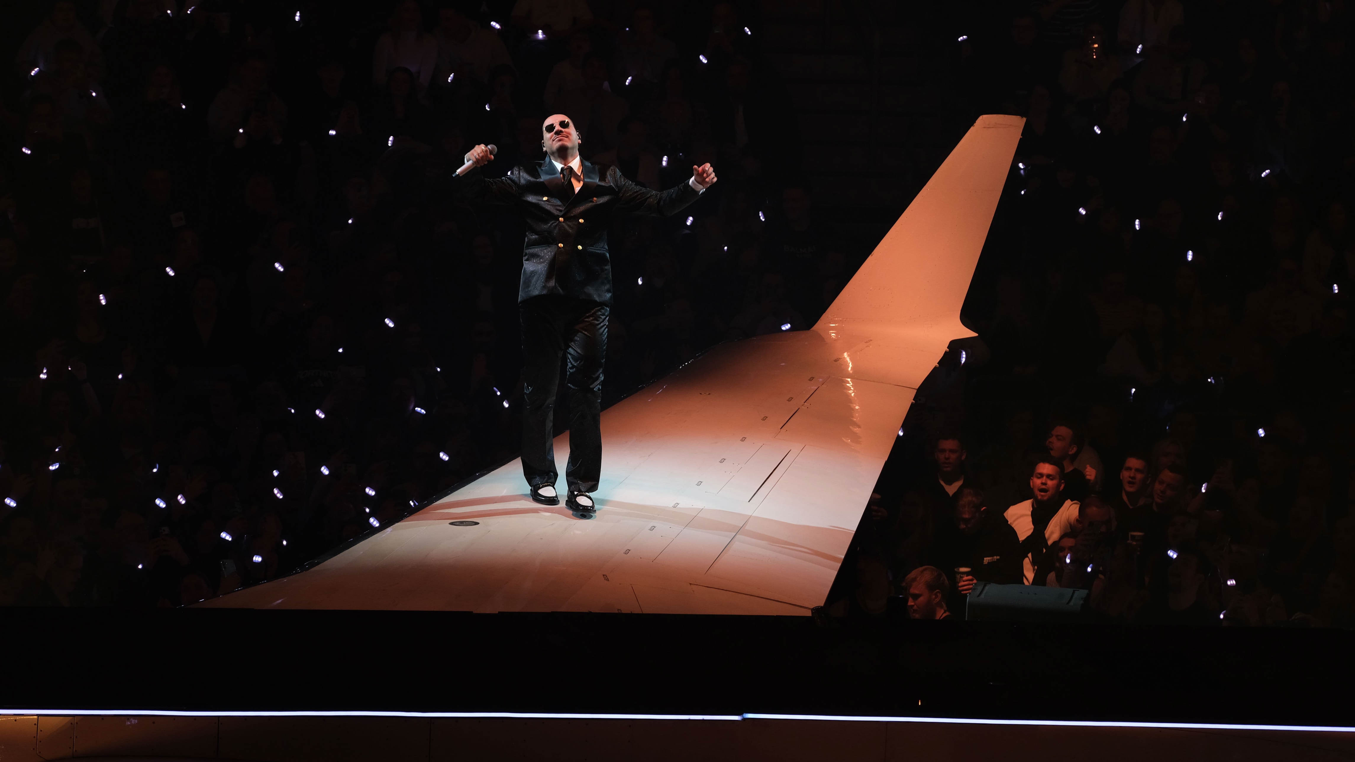 Apache 207 in Berlin: Mit dem Flugzeug in die Uber Arena