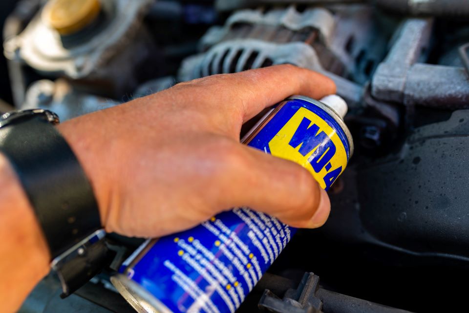 WD-40: Γιατί κανείς δεν ξέρει τι έχει μέσα – Το μεγαλύτερο εμπορικό ...