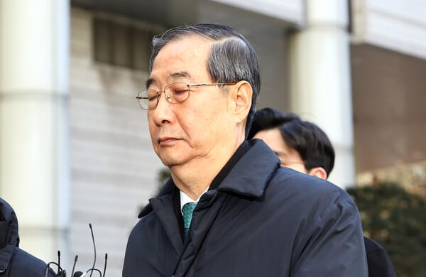 Jeju revokes honorary citizenship of Han Duck-soo, Lee Sang-min for ...