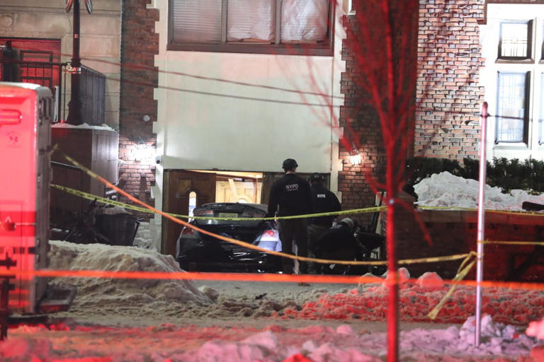 Car repeatedly rams entrance of NYC synagogue in disturbing attack cops ...