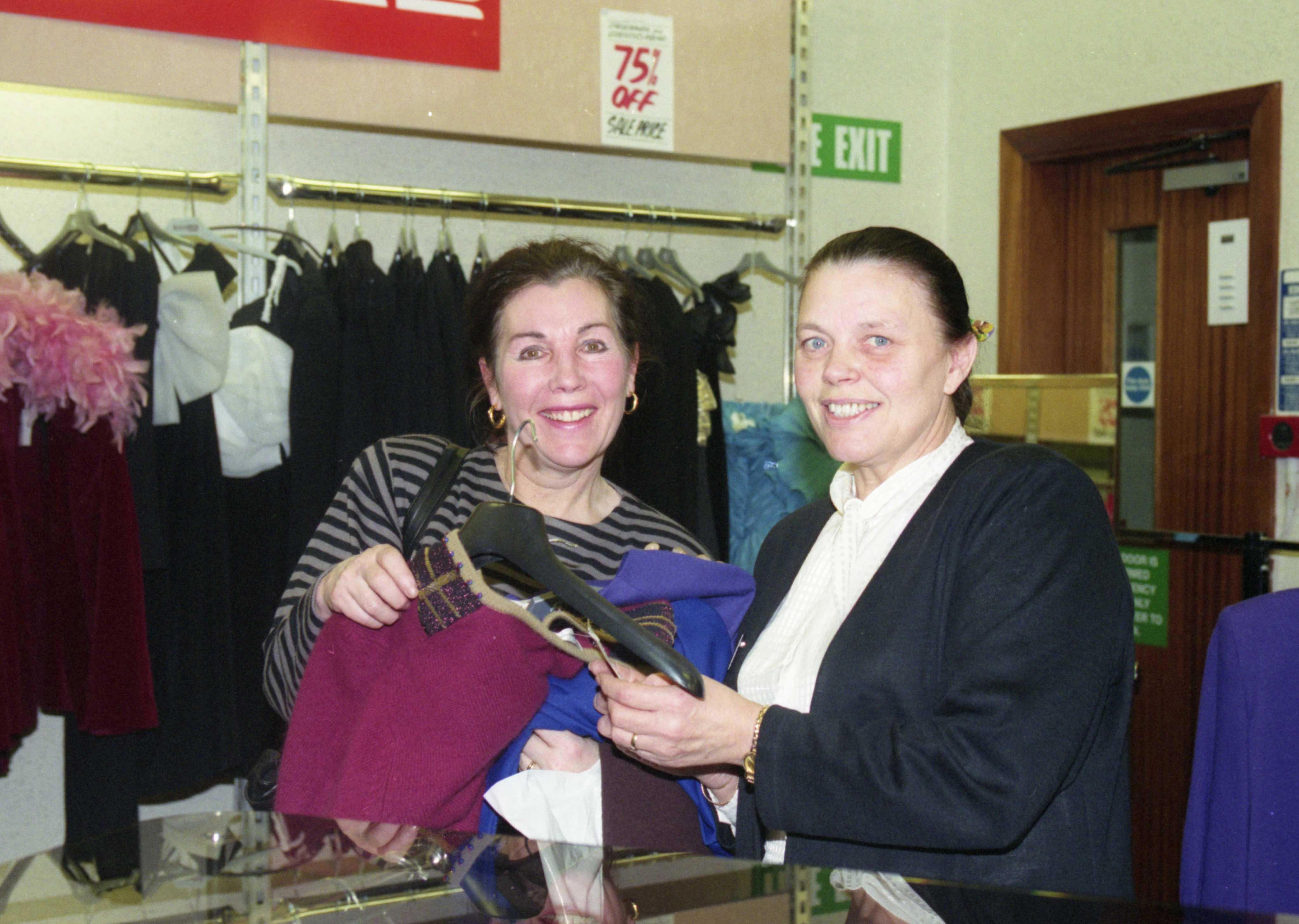 11 poignant scenes from the Binns store on its last day of trading in ...