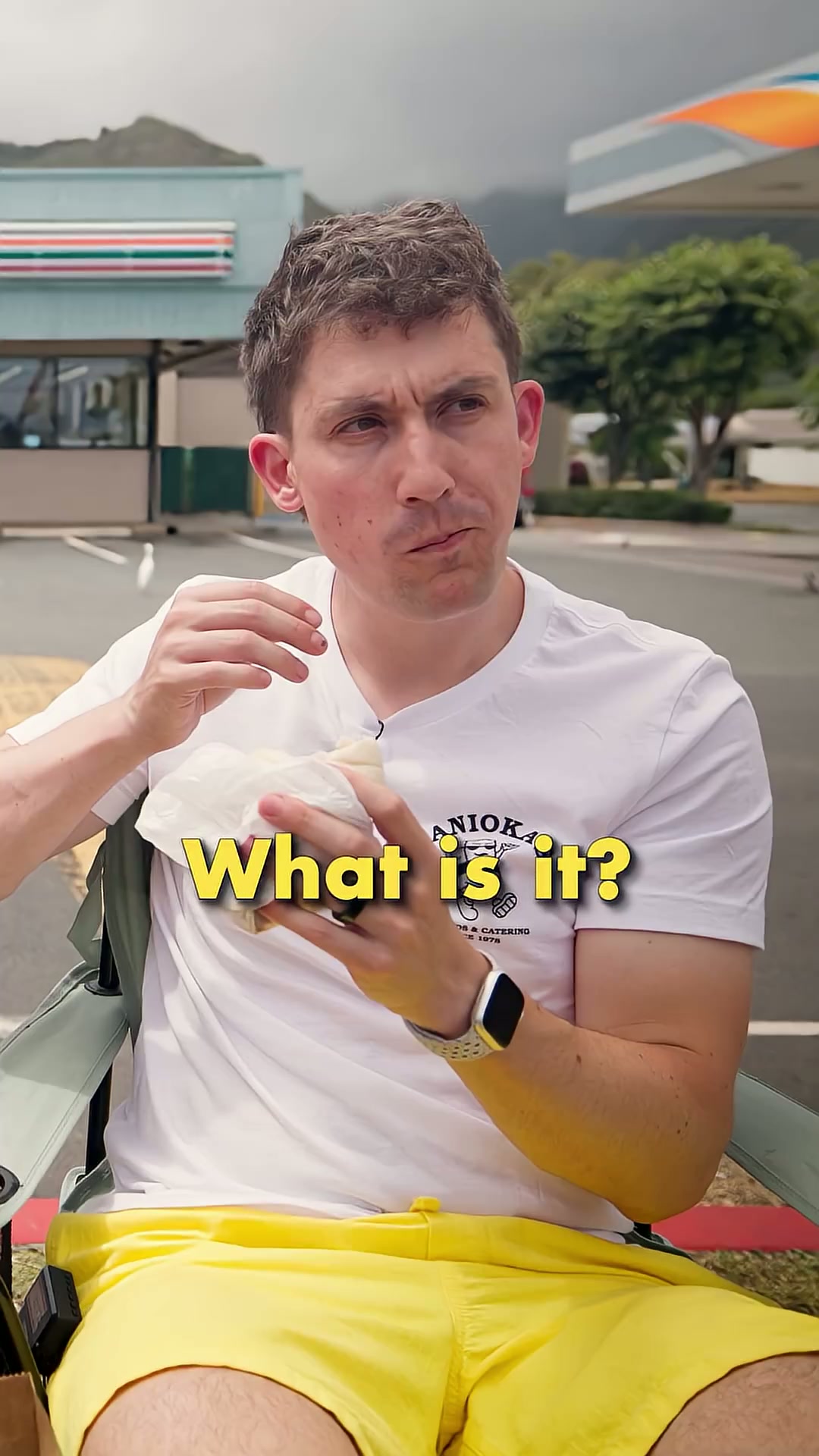 Two Brits try Hawaiian 7-Eleven for the first time!