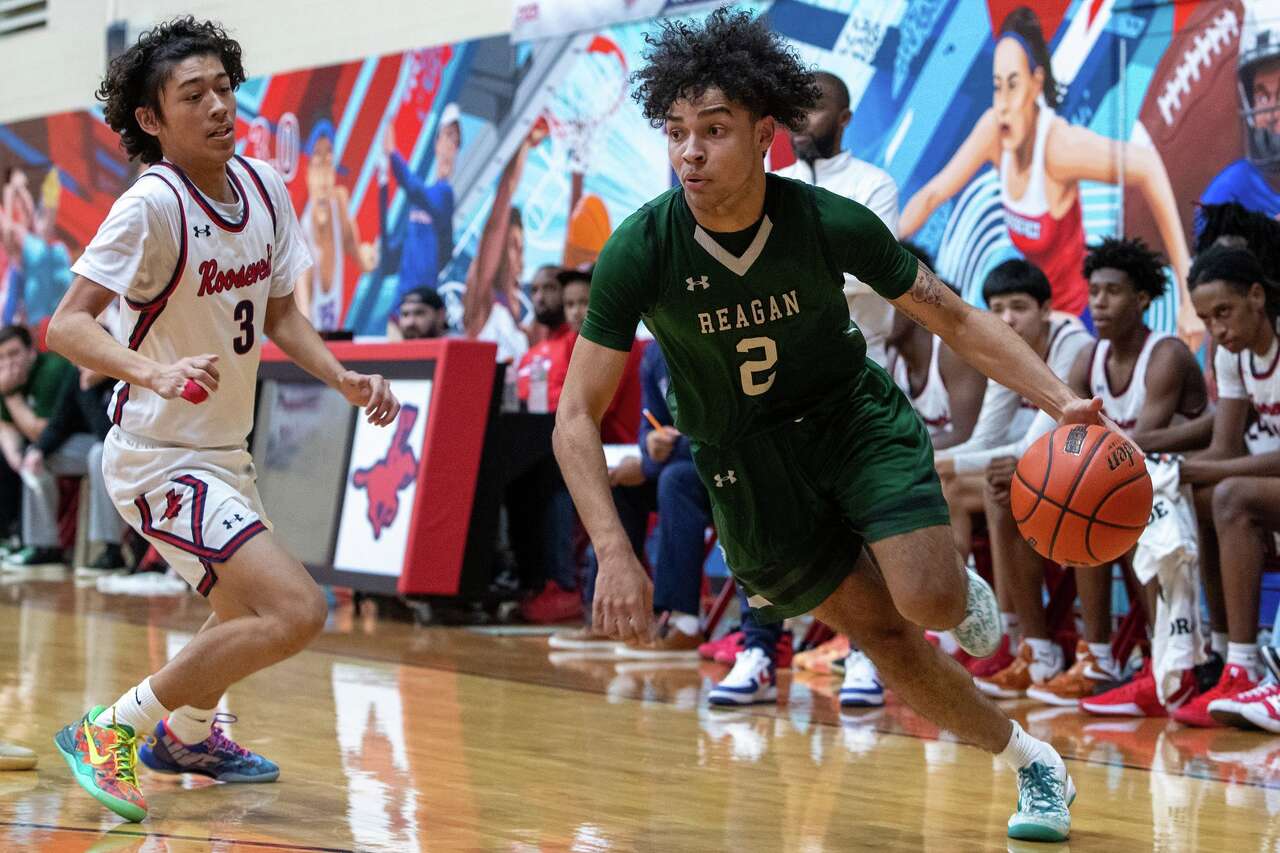 Reagan boys basketball hitting its stride with eye on district title ...