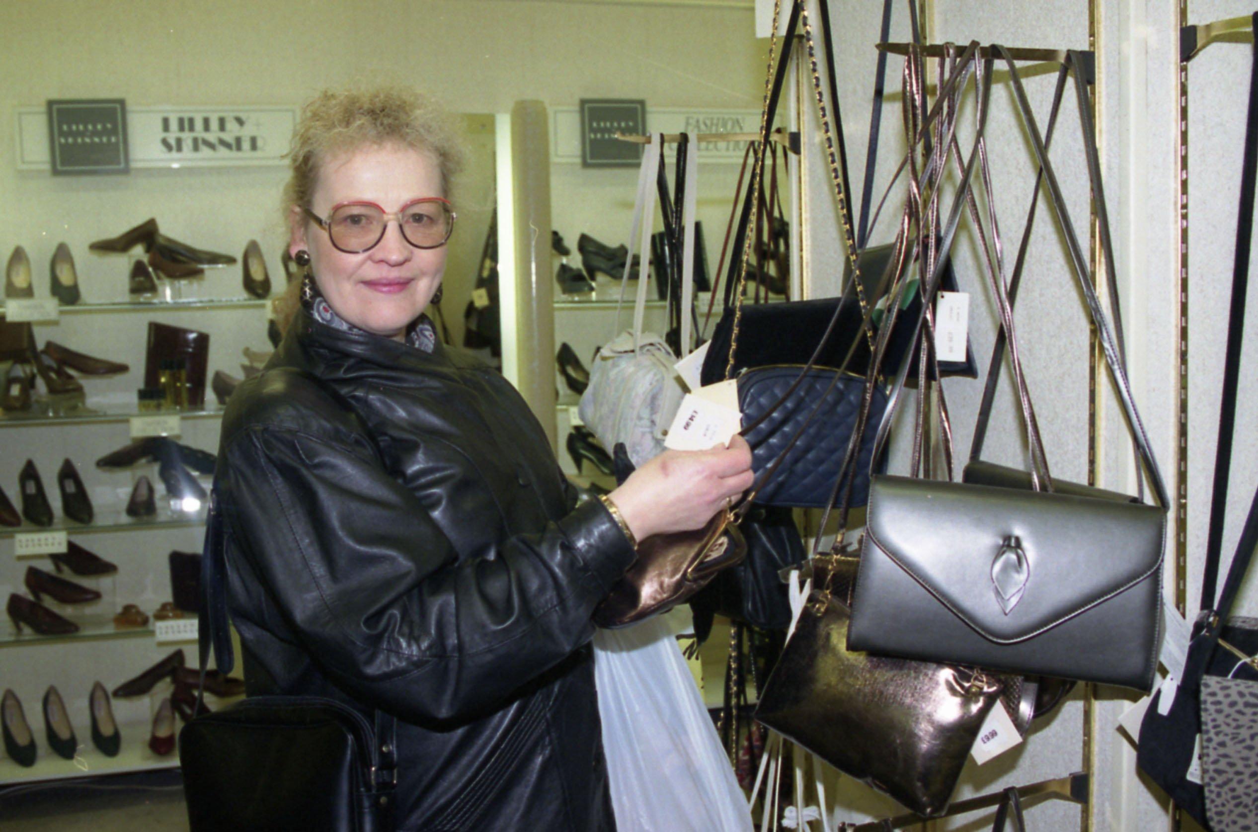 11 poignant scenes from the Binns store on its last day of trading in ...