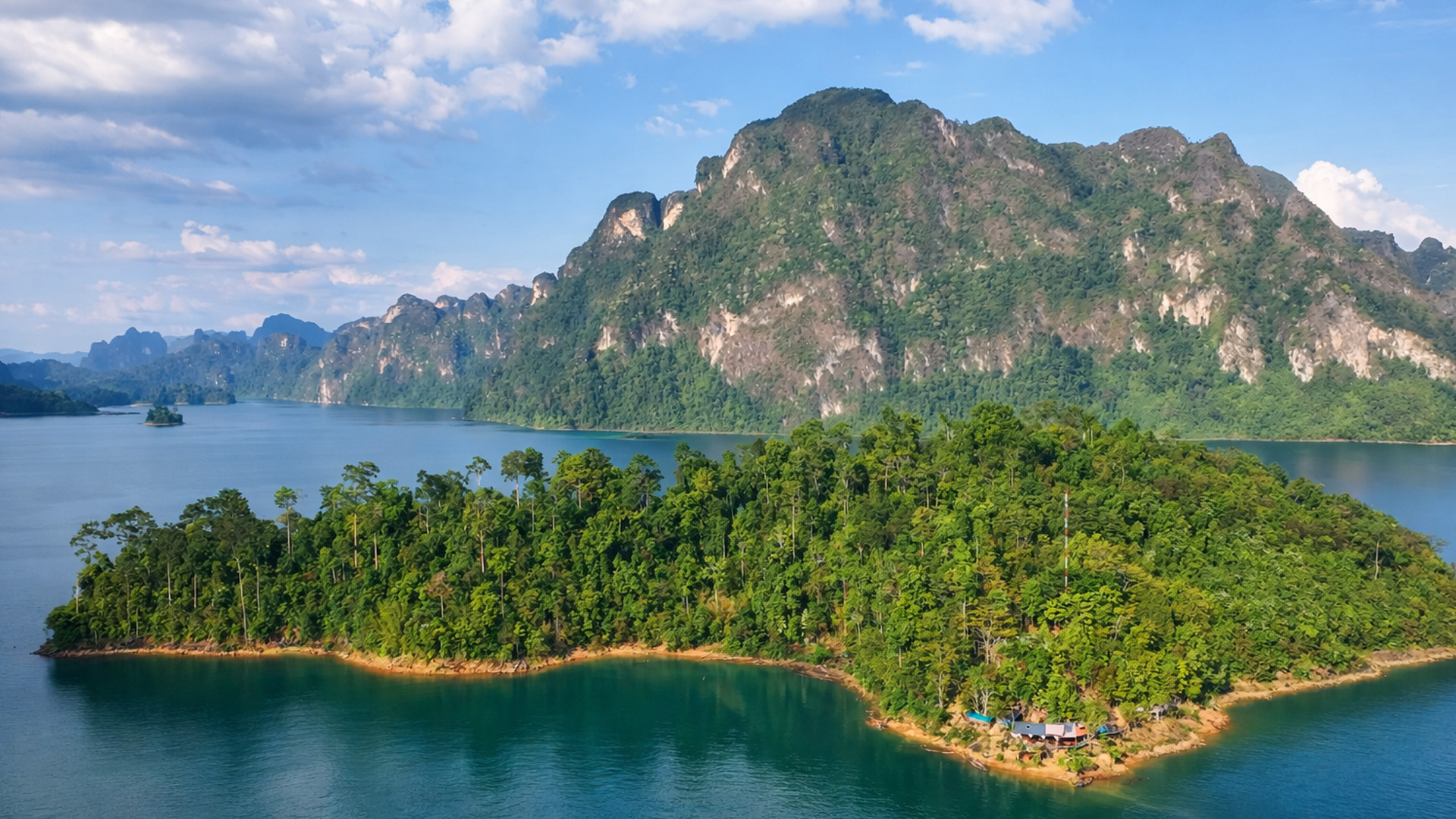Flytende hus på Khao Sok-sjøen