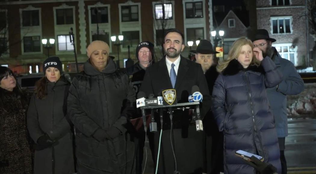 Driver arrested after car crashes into Chabad-Lubavitch headquarters in NYC