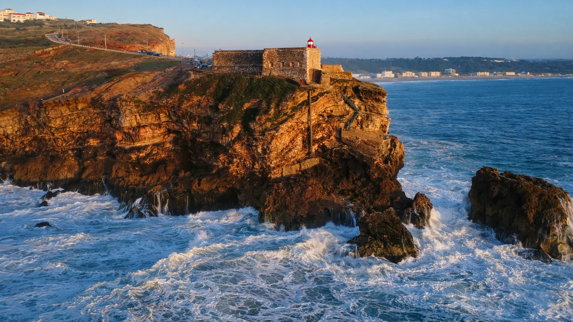 Смотровая площадка на большие волны в Португалии