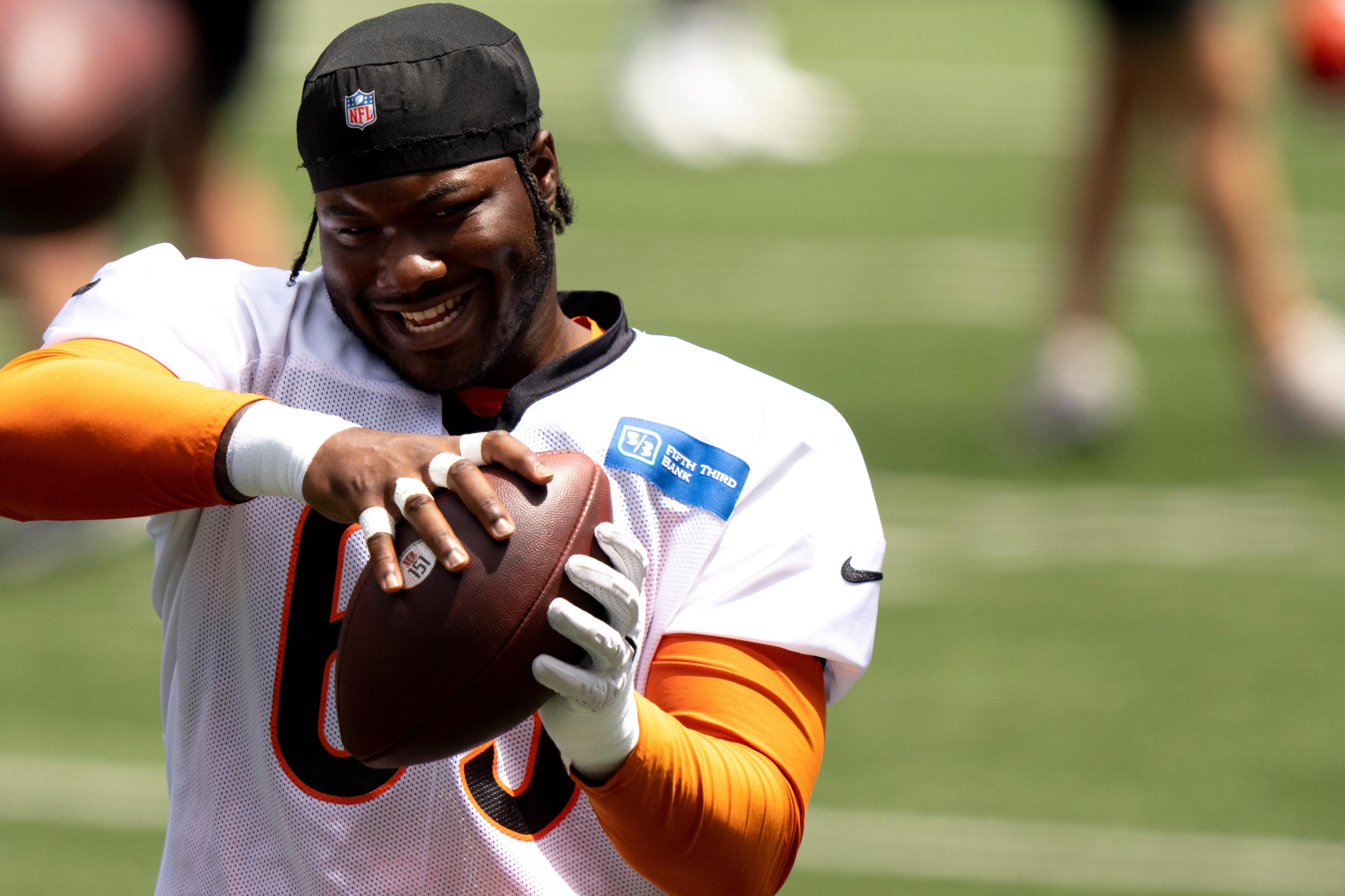 Titans sign center Trey Hill to reserve/futures contract