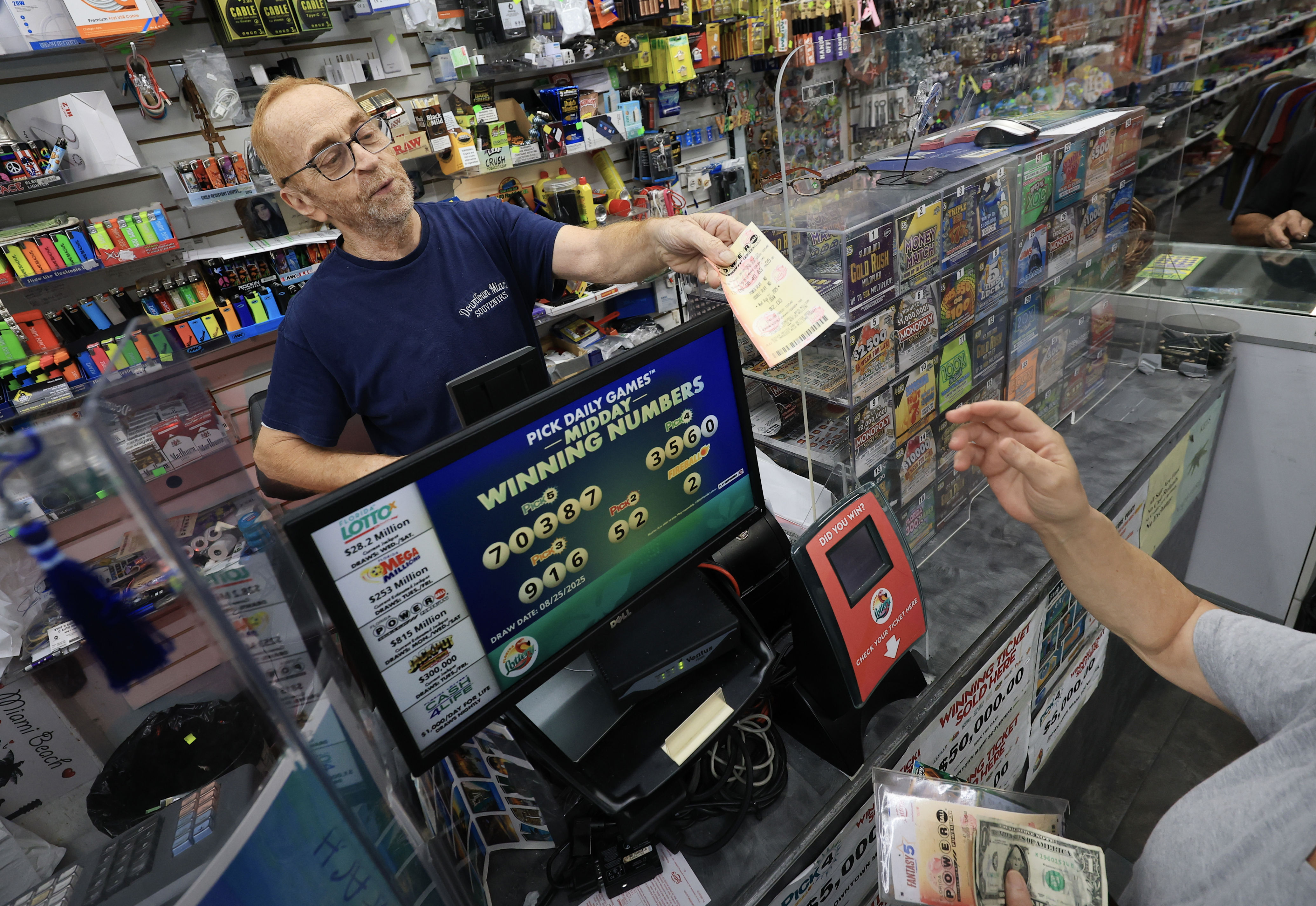 Dare County lottery player takes home $100,000 in Powerball win