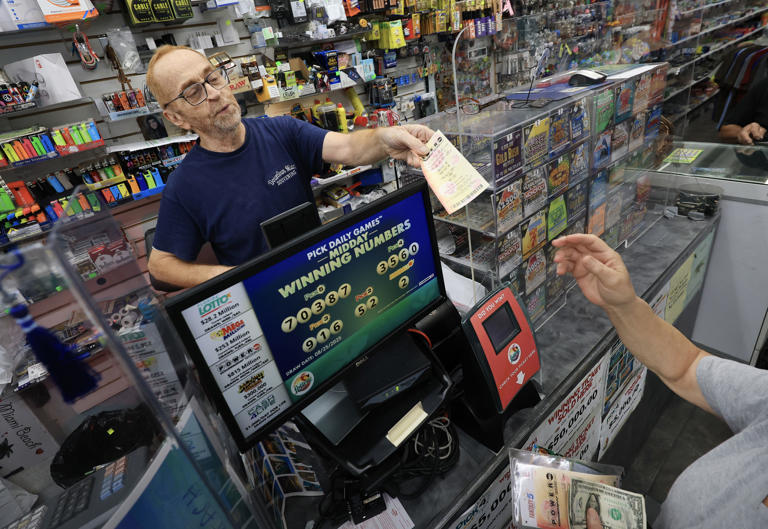 Dare County lottery player takes home $100,000 in Powerball win