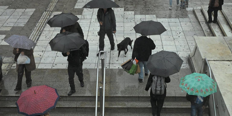 Με βροχές, θυελλώδεις ανέμους και χαμηλές θερμοκρασίες συνεχίζεται η ...