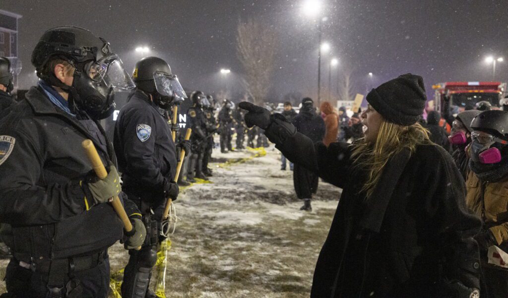 Protesters banging pots and pans outside Minneapolis hotel housing ICE ...
